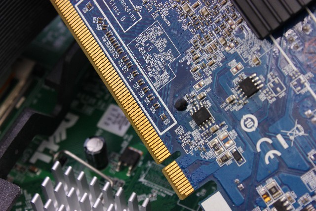 グラフィックボードのスロット規格は『AGP』、『PCI』、『PCI-Express』の3種 | GRABO